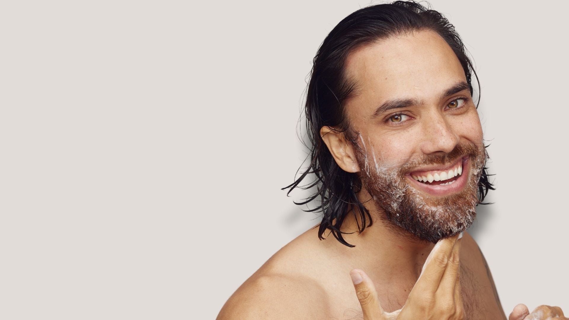 Lavage de barbe : Comment gérer votre routine de nettoyage de barbe